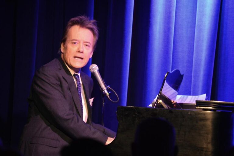 Peter Leavy Celebrates 90th Birthday Royally at Laurie Beechman